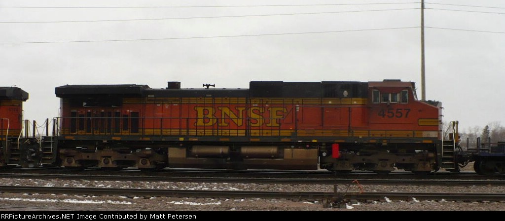 BNSF 4557